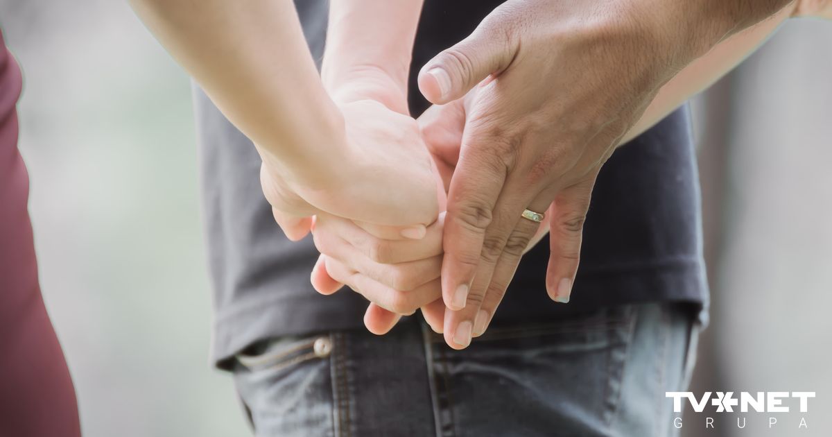 "Man ir divi bērni un divi partneri. Mēs visi dzīvojam kopā un esam ...