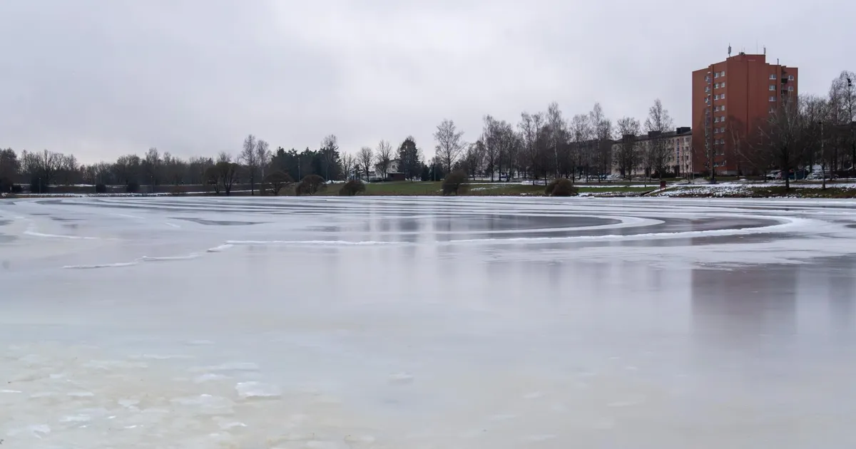 Viljandi ja Paala järve jää avaldab sulale vastupanu
