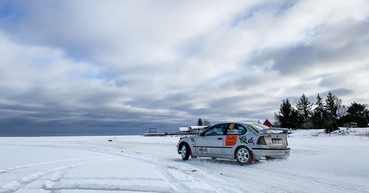PÄEVAPILT Motoriseeritud tagaveoline kelk jääd lihvimas
