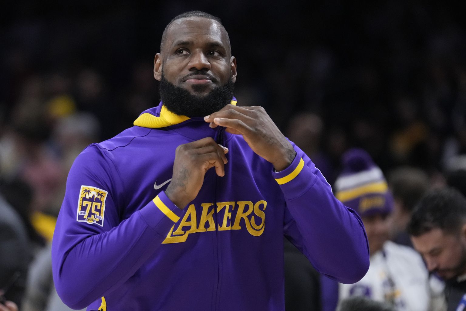 Lebrons tikai otro reizi karjerā nedodas sākumsastāvā, "Lakers ...