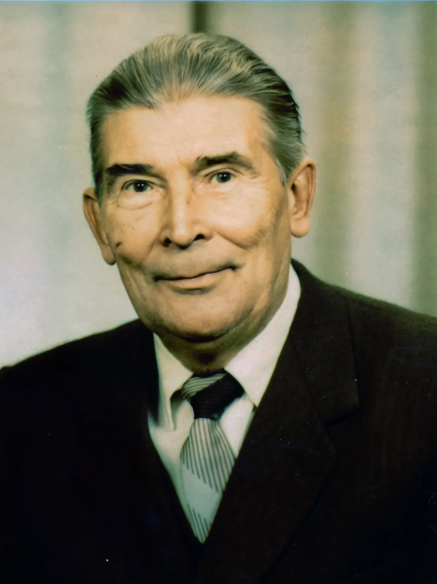 KALJO MANDRE 100 Legendaarne apteeker, kes tõi ravimtaimed rahvani