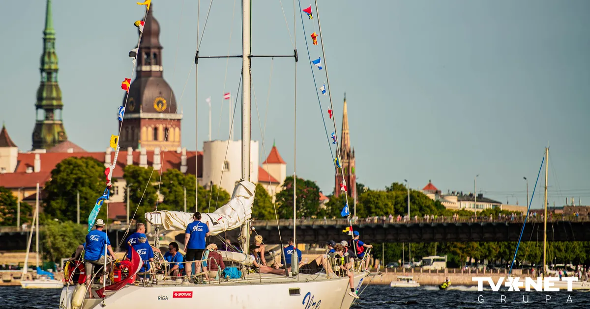 FOTO Jāredz! Ar svinīgu buru jahtu parādi pie Vanšu tilta atklāta ...