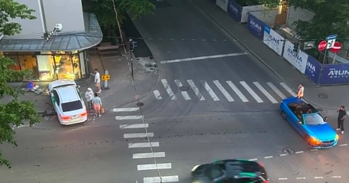 VIDEO SÜNDMUSKOHALT Tallinna südalinnas käis kõva pauk: BMW ja Toyota ...