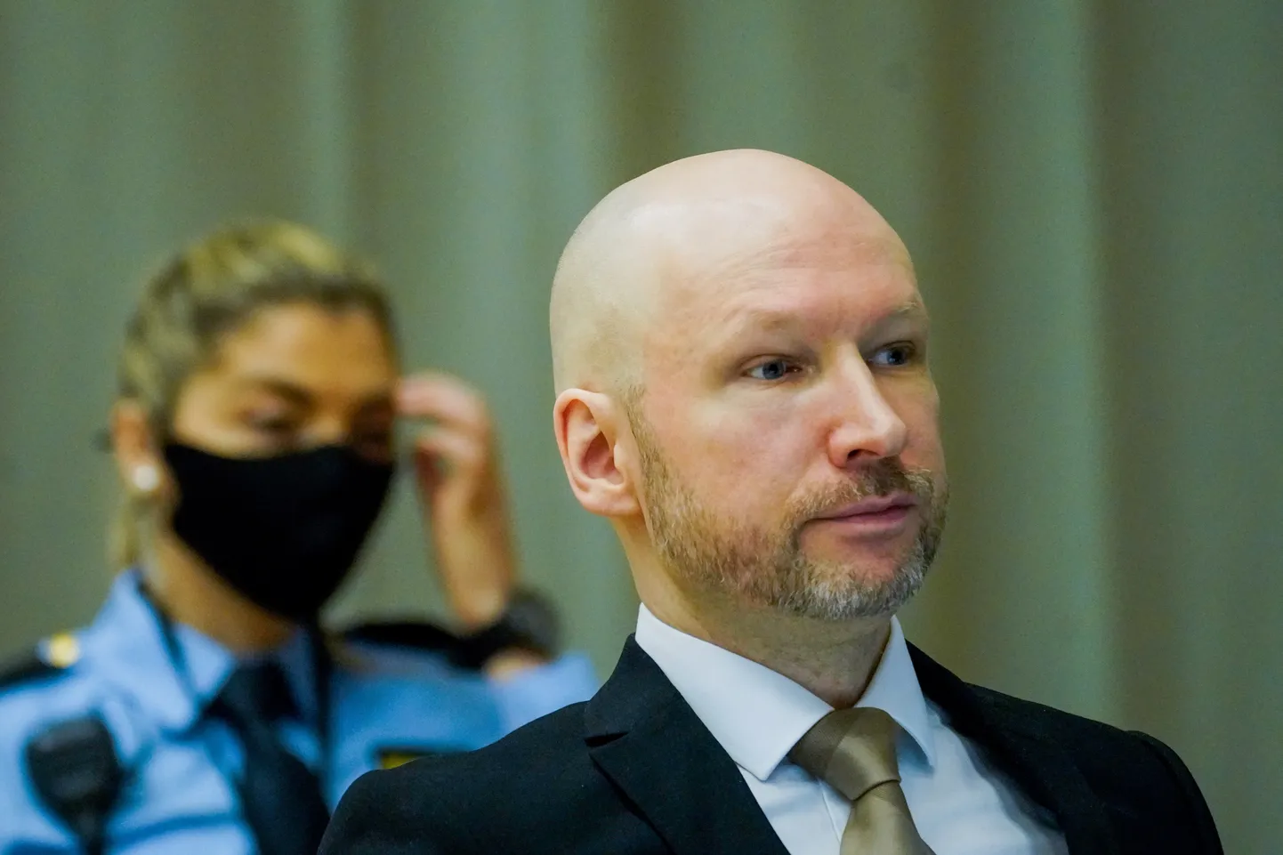 JUBA KOLMAS KORD Norra terrorist Breivik vahetas ametlikult nime