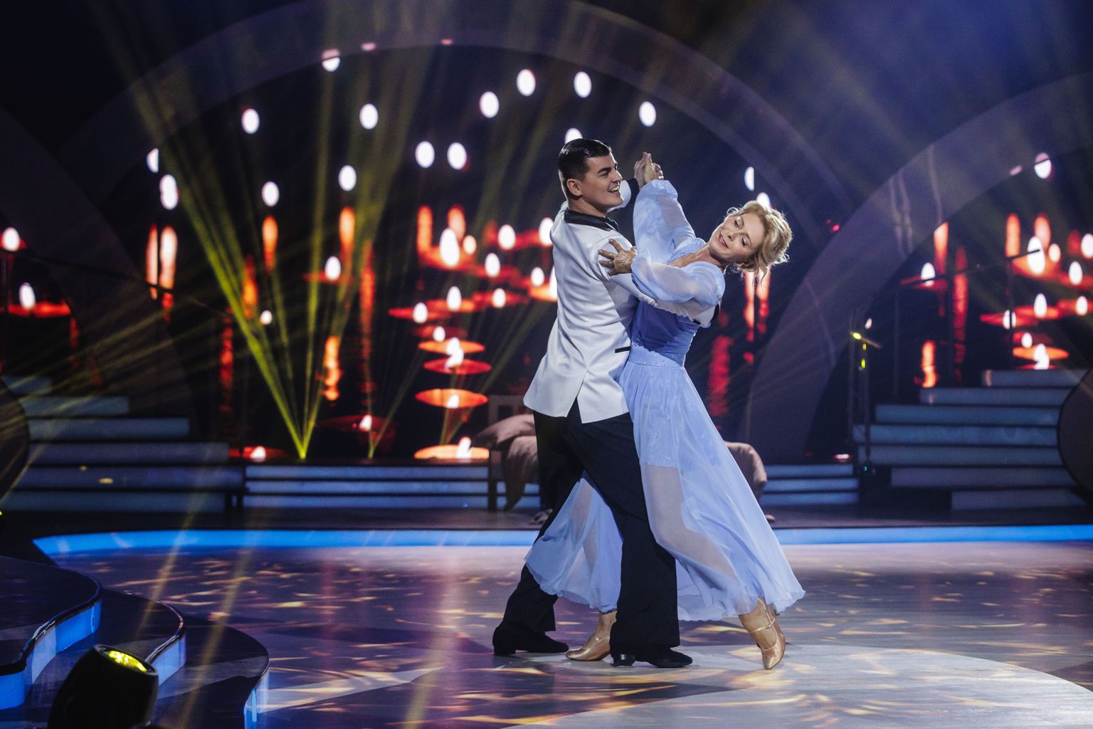 VIDEOINTERVJUU Tantsusaates hiilanud Ülle Lichtfeldt tantsib partneriga ...