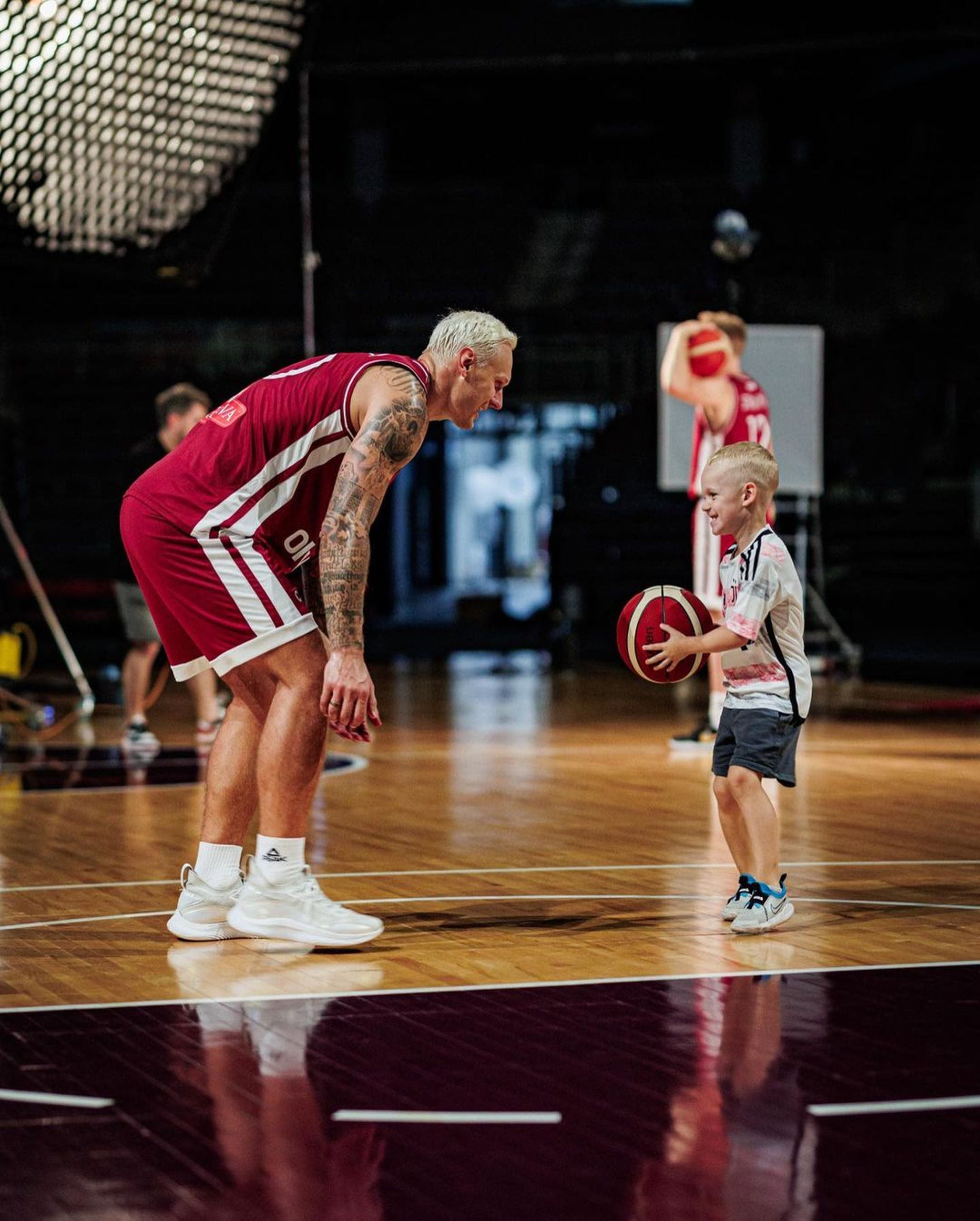 Jānis Timma ieradies Latvijā un beidzot saticis savu dēlu Kristianu