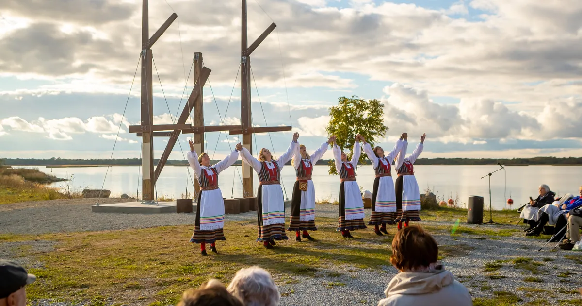 GALERII Helene mälupaiga avamine Kõiguste sadamas