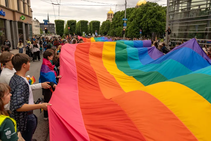 ГЛАВНОЕ ЗА 13 ИЮНЯ Ярко завершился Riga Pride, где живут неграждане и ...