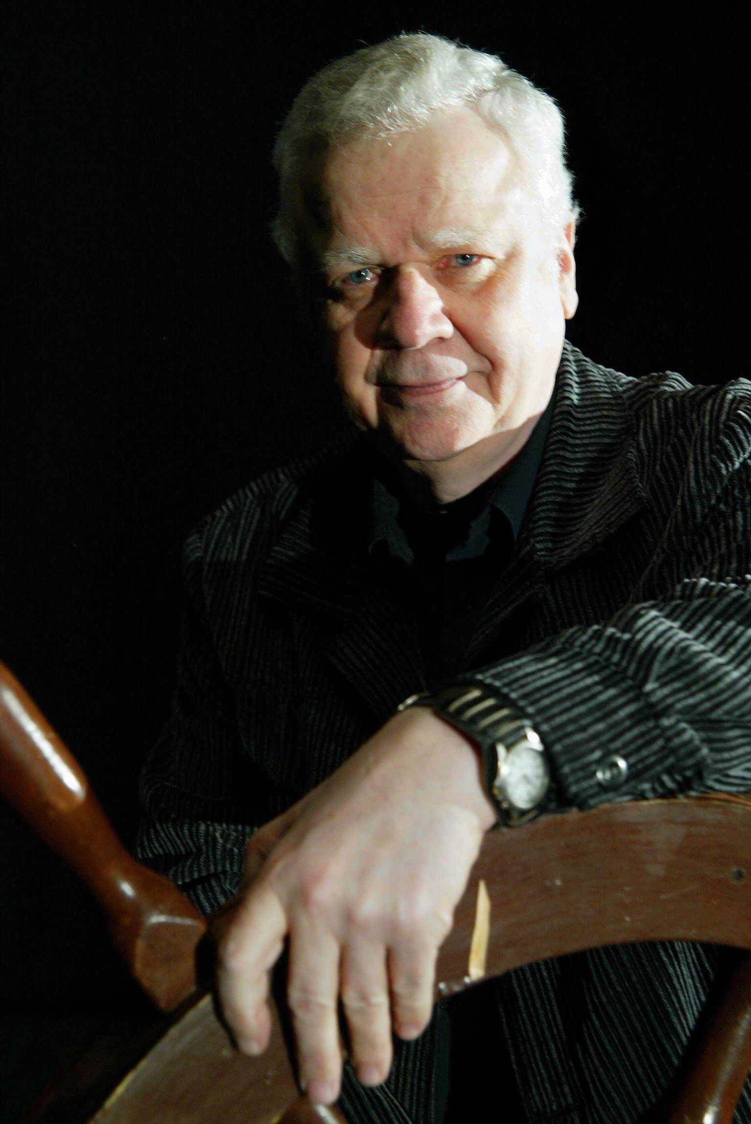 IN MEMORIAM Lahkus pikaaegne Ugala peakunstnik Jaak Vaus