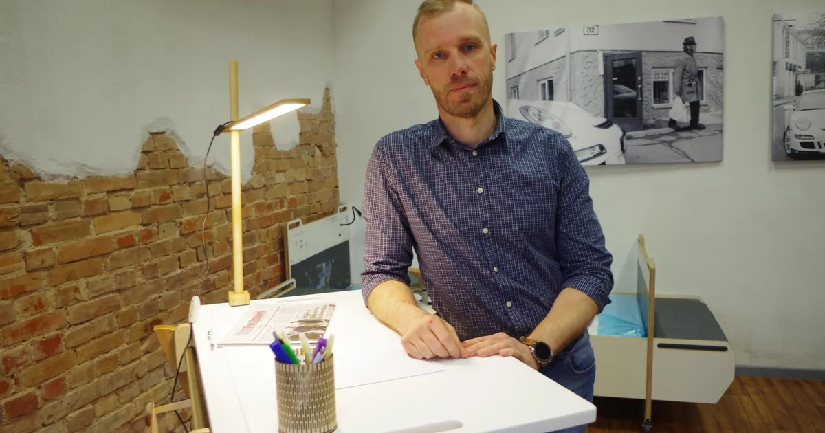 VIDEOLUGU Eripärane mööbel laseb töötajal paremaid poose võtta