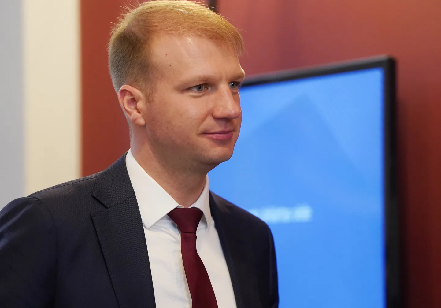 Melnis noliedz informāciju par degvielas cenu pieaugumu saistībā ar ...