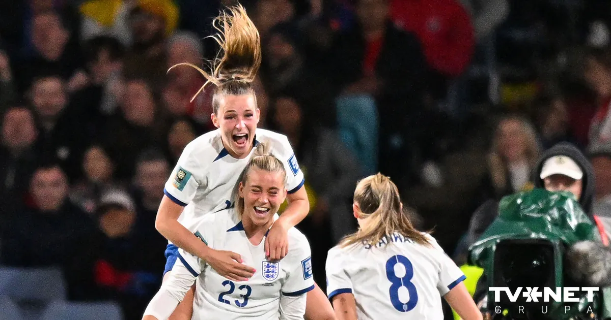 Anglijas futbolistes iekļūst Pasaules kausa pusfinālā