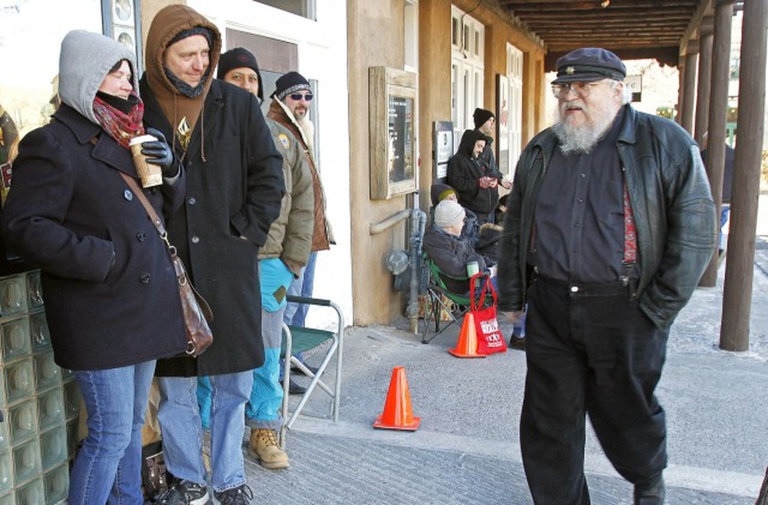 Klajā nāk sāgas «Troņu spēle» jaunākās grāmatas tulkojums – «Deja ar ...