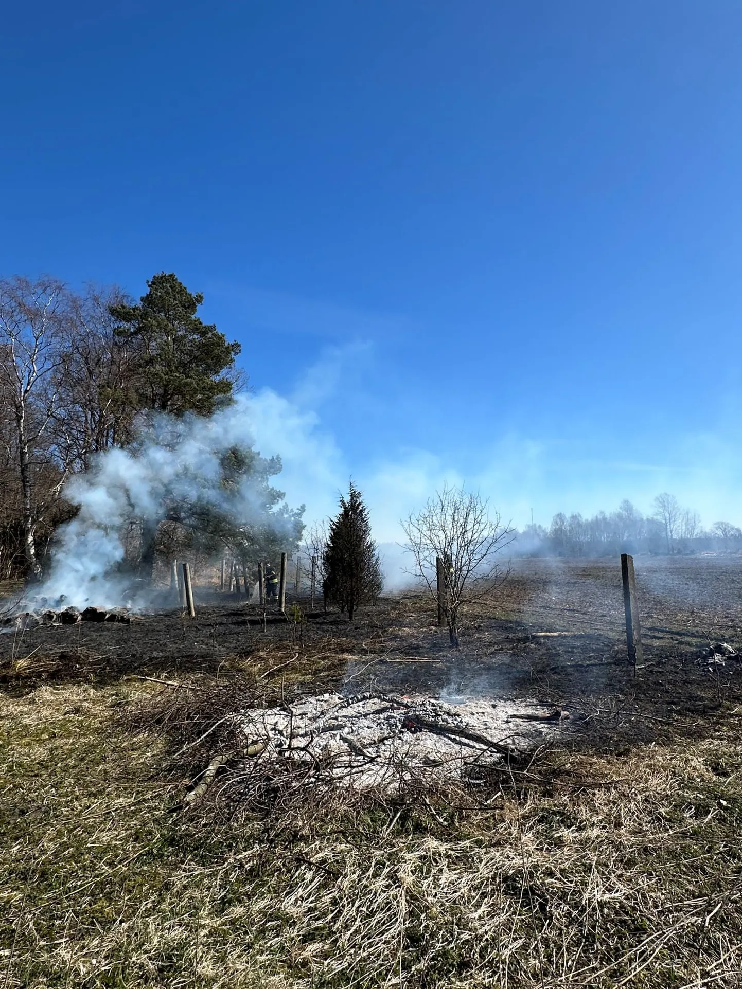 Kärla-Kirikukülas läks lõke käest ära