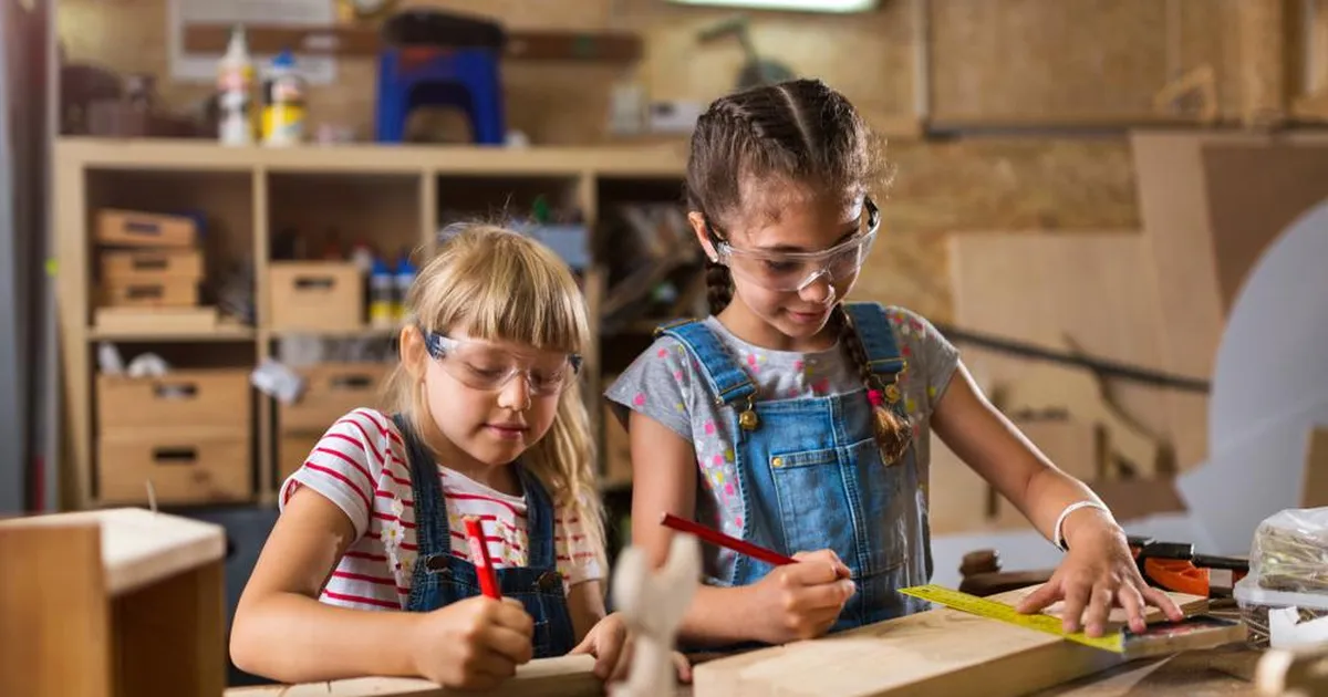 KOLUMN Appi, appi, tüdrukud teevad puutööd!