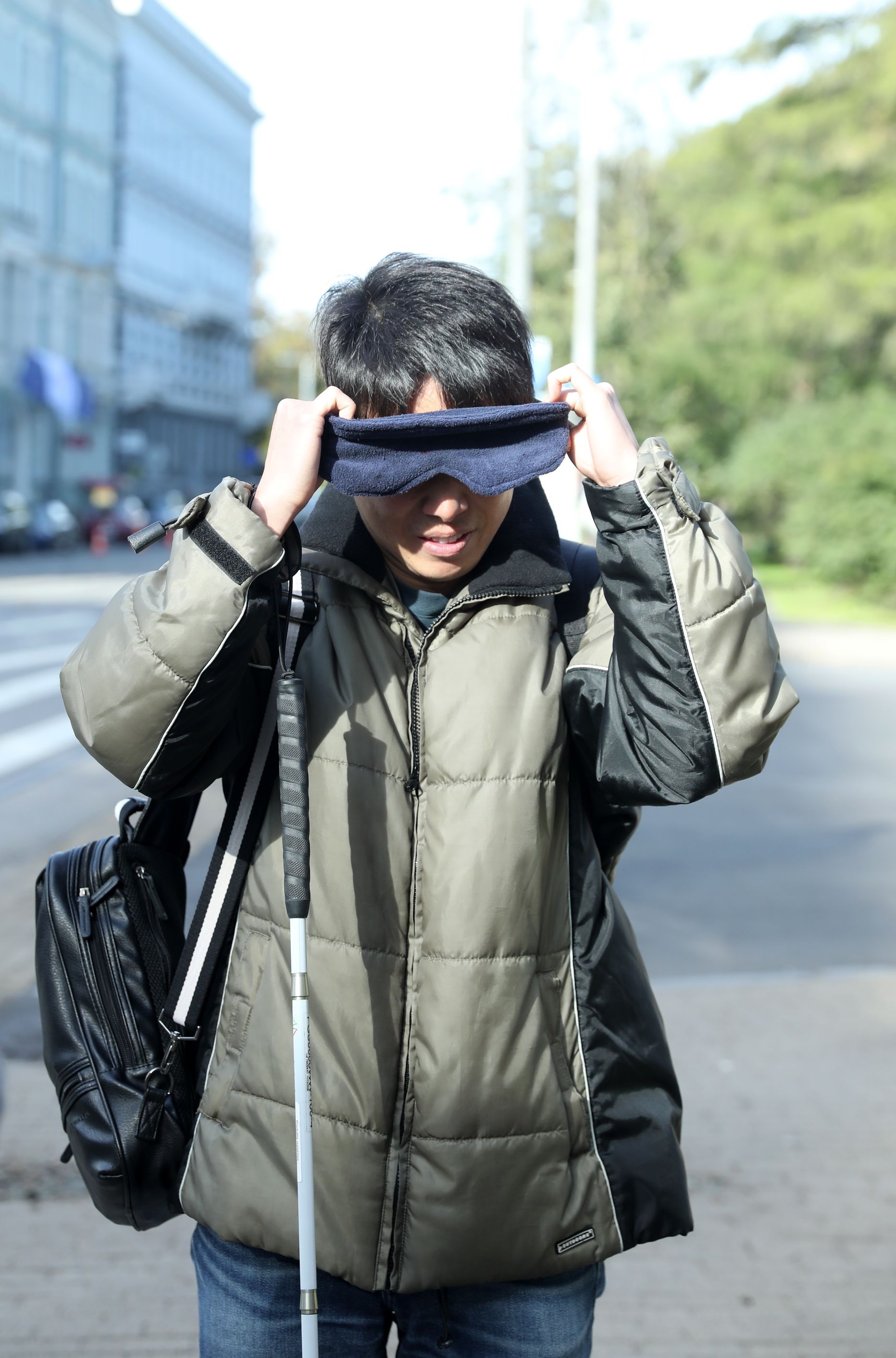 FOTO Zibakcijā aicina izprast cilvēku ar redzes traucējumiem izaicinājumus