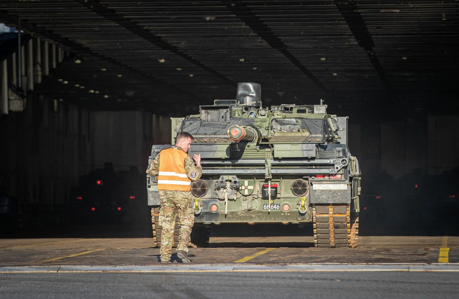 Eestisse saabusid NATO lahingugrupi uue rotatsiooni tankid Leopard 2A7