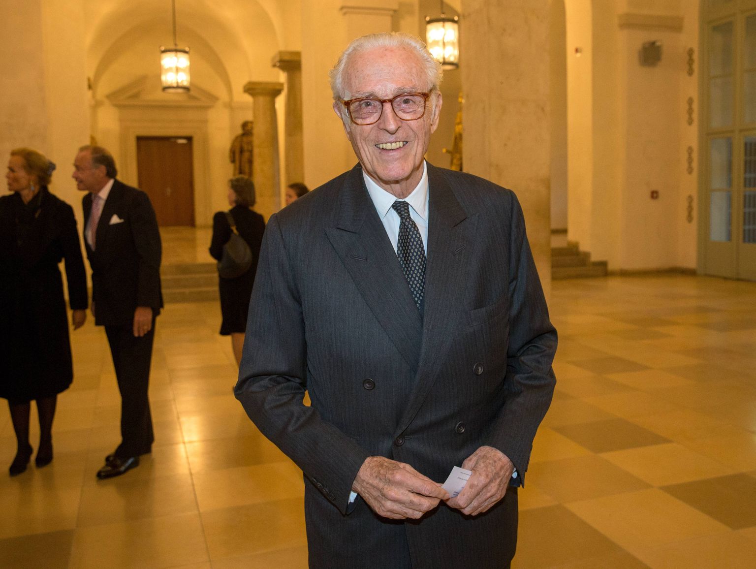 43 AASTAT KESTNUD SALASUHE Baieri hertsog tuli kapist välja ning ...