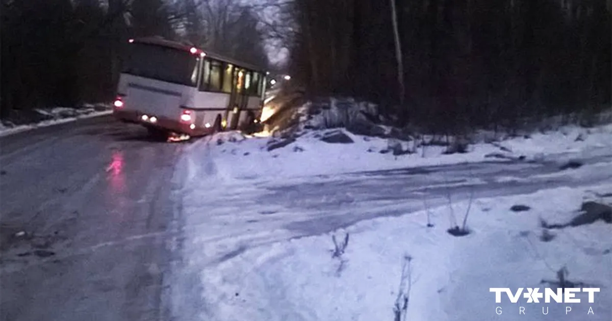 Skolas autobuss ieslīd grāvī divas reizes vienas nedēļas laikā