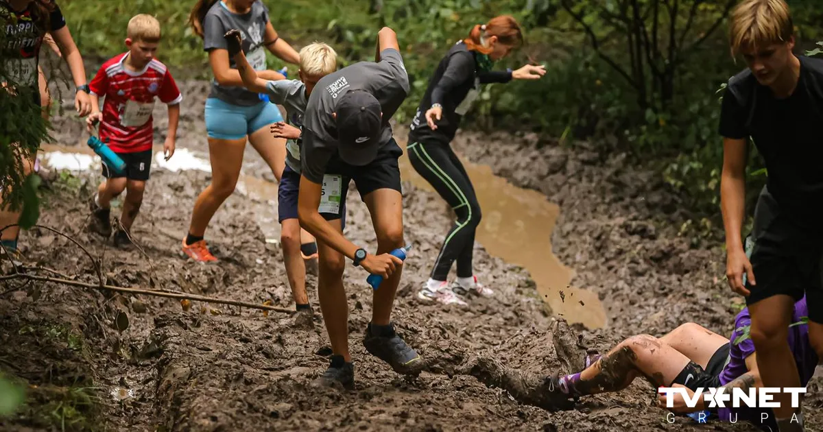 FOTO Skrējēji tikuši galā ar kalnainām un dubļainām takām "Stirnu bukā ...