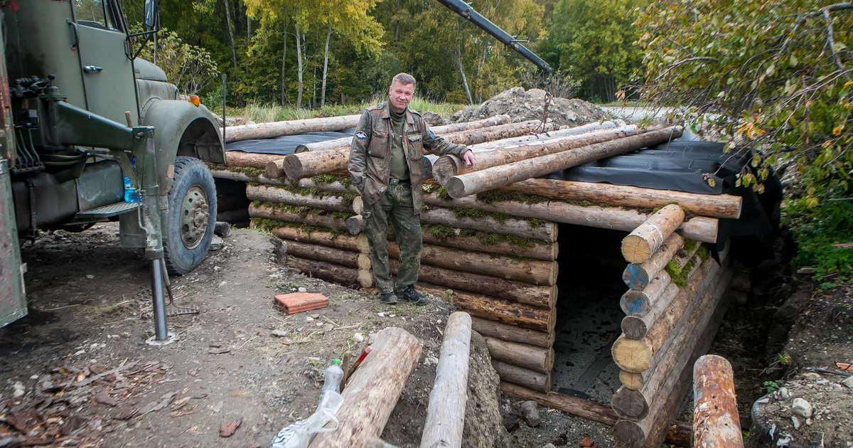 Orissaare sõjavaramuuseum ehitas õdusa metsavennapunkri