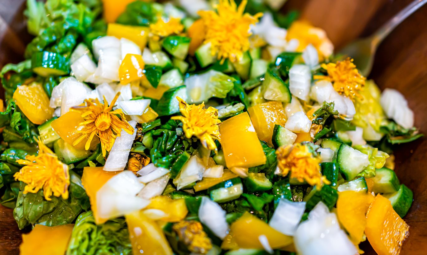 Pienenes un nātres šķīvī? Kas vērtīgs dabas veltēs un kā tās baudīt ...