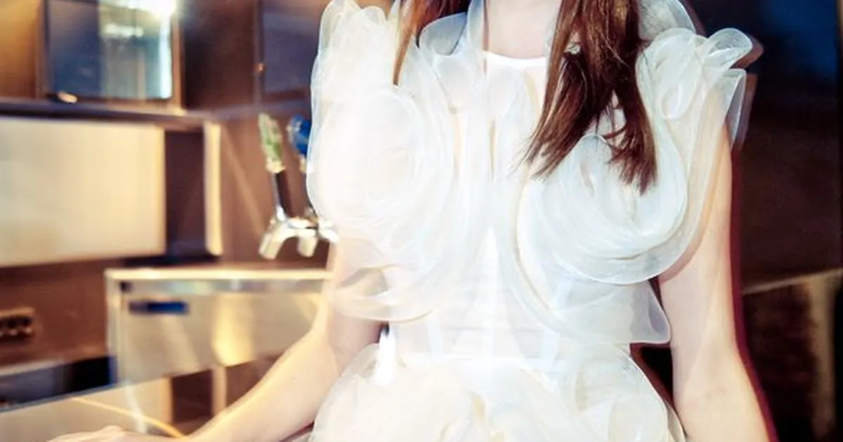 Ines esineb EMA galal ÜLEELUSUURUSE kleidiga