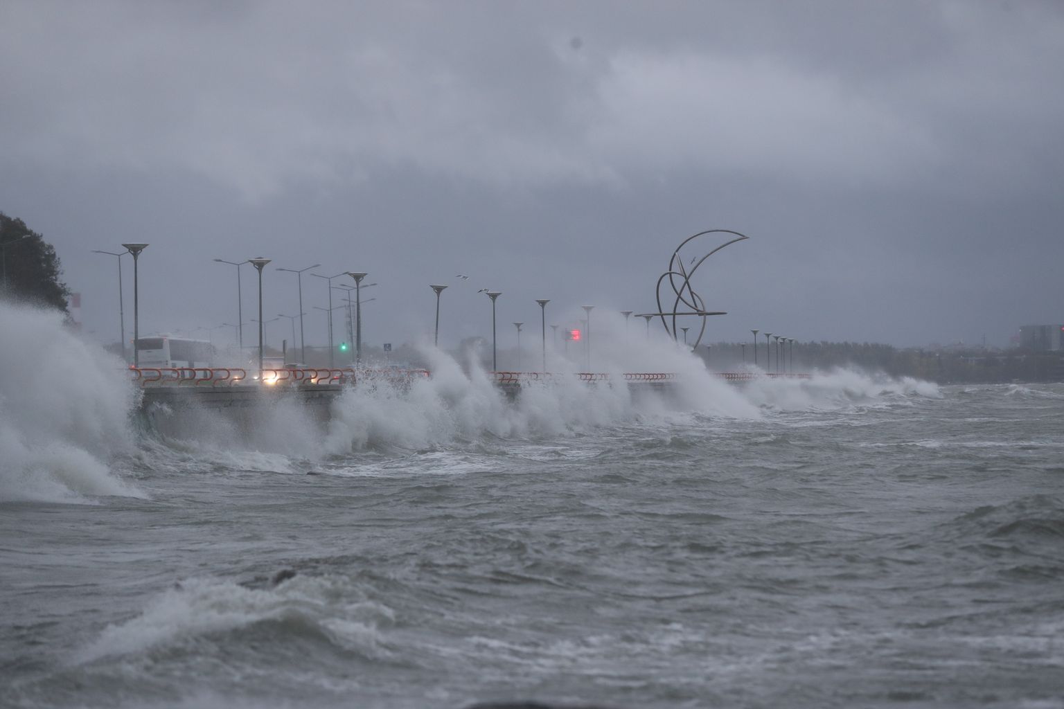 Ilmateenistus prognoosib tormi kulminatsiooni laupäeva pärastlõunaks