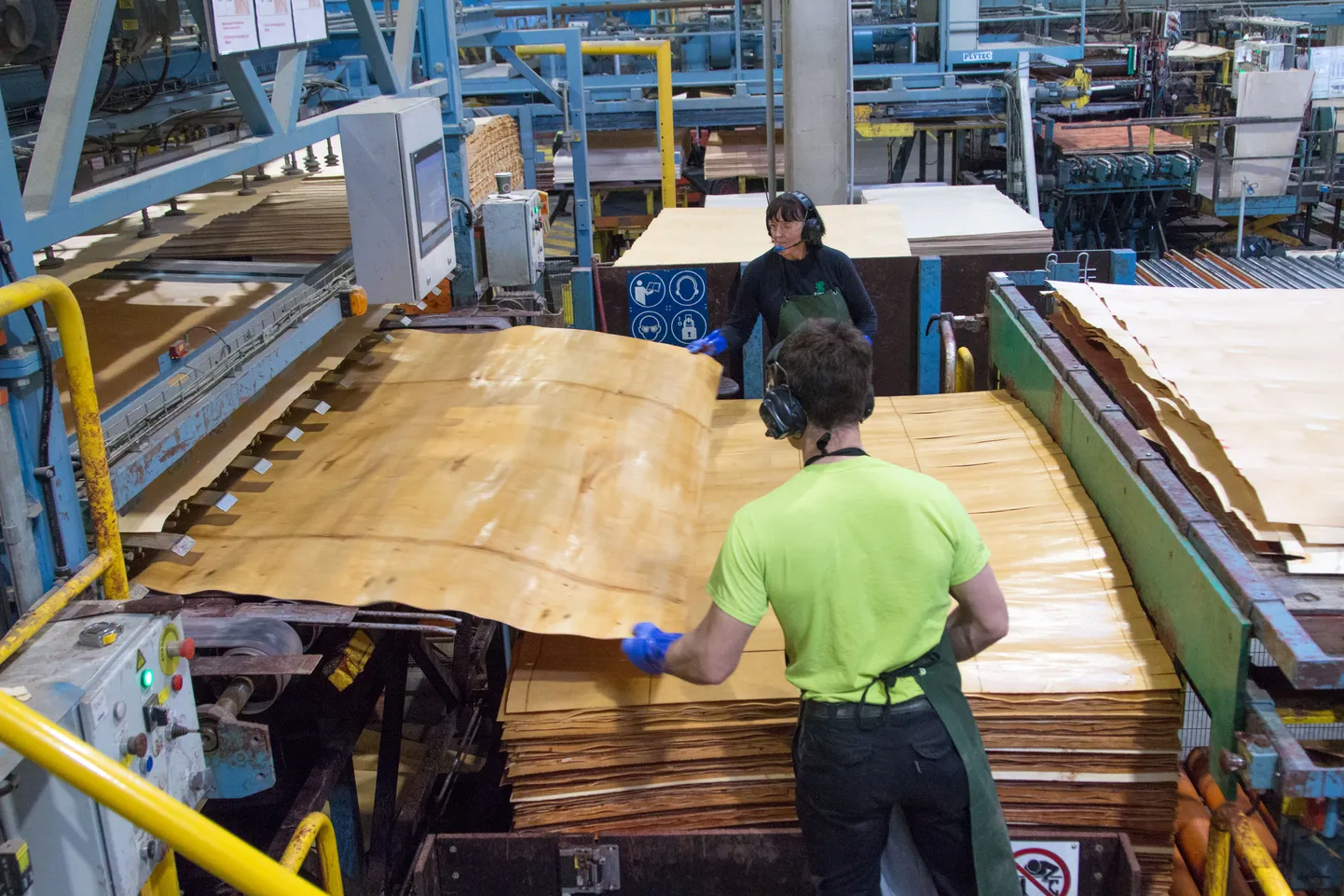 UMP-Kymmene plaanib vineeriärist loobumist. Küsimärk ka Otepää vineeritehase kohal