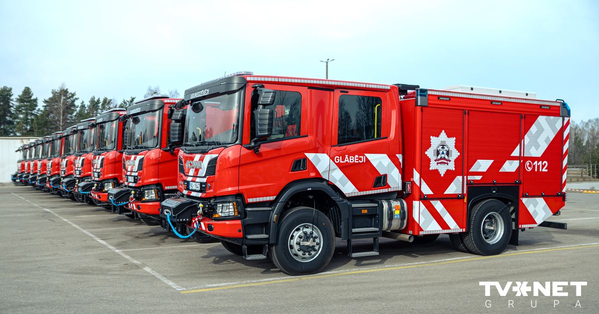 FOTO VUGD saņem pirmās 11 "Scania" ugunsdzēsības autocisternas