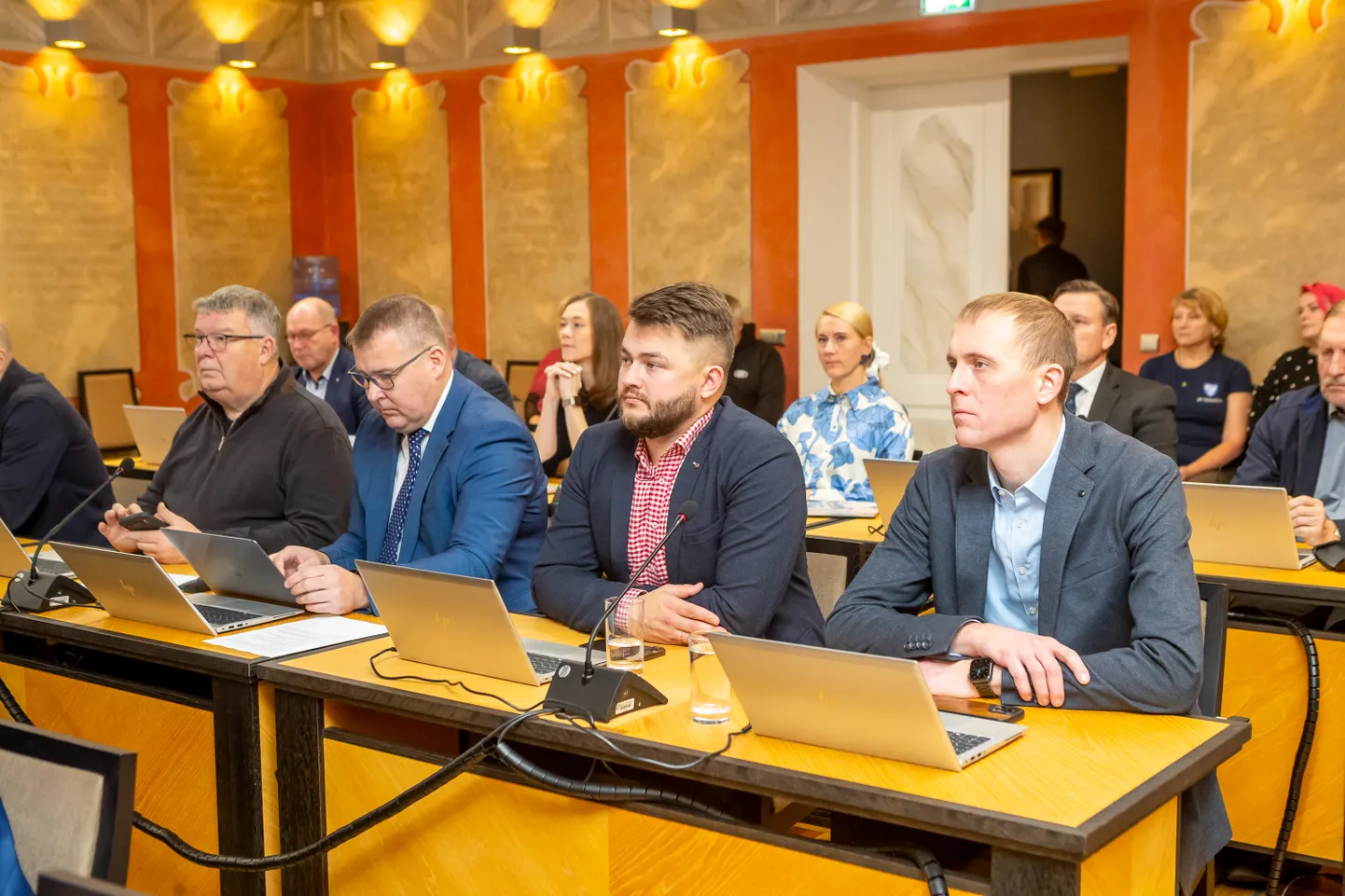 VAATA JÄRGI Vaata volikogu otseülekandest, kuidas Saaremaa vallas võim ...