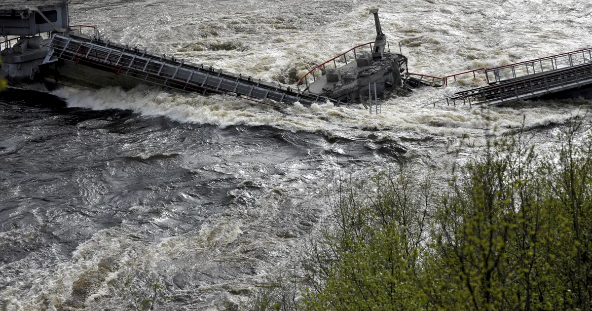 FOTOD Murmanski lähistel varises kokku raudteesild