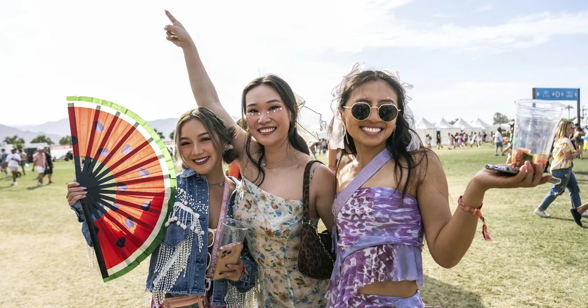 VILJANDI FOLGIST COACHELLANI Glitter, läbipaistev kleit ...