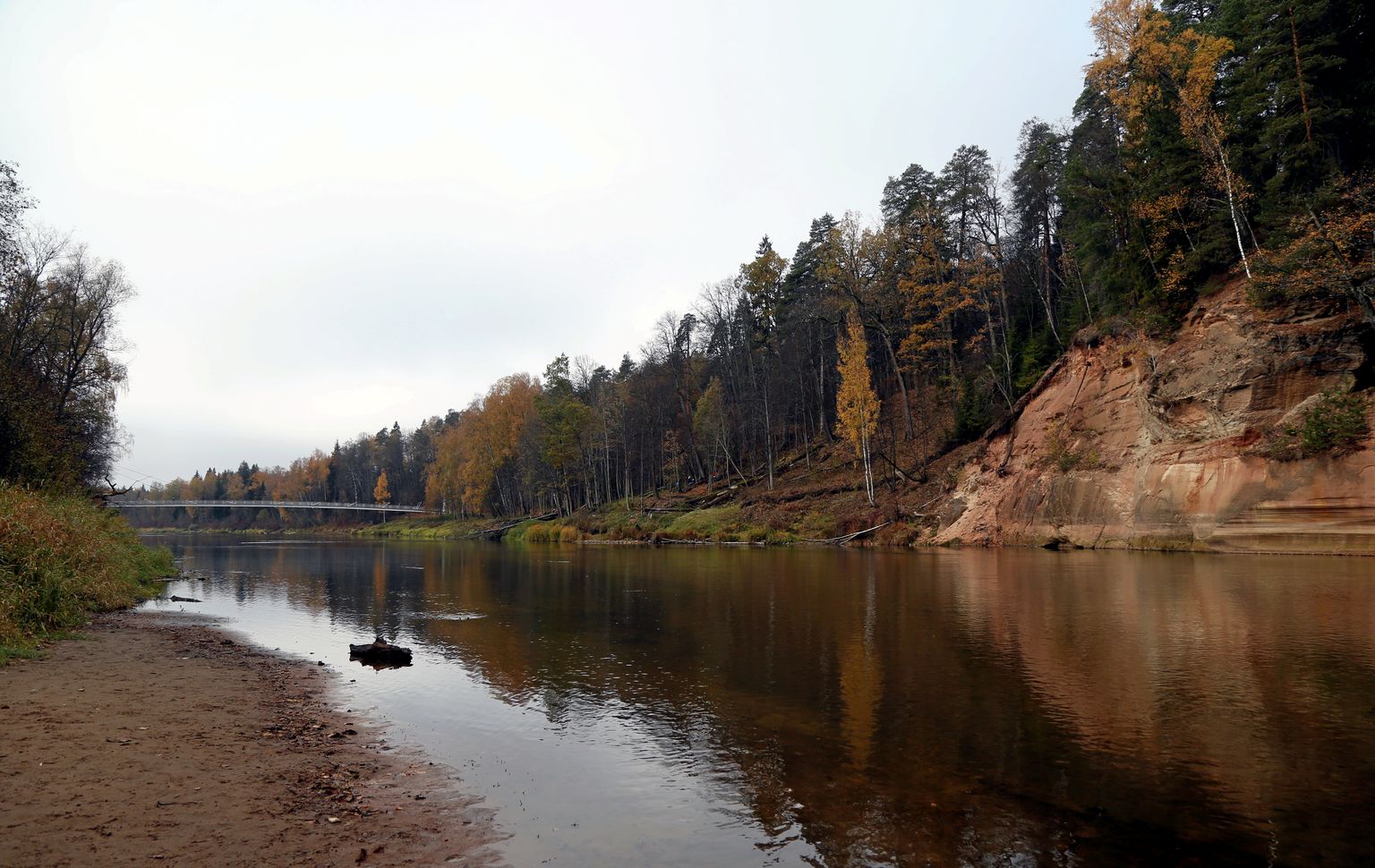 Cēsu novadā Gaujā atrasts bojāgājis cilvēks