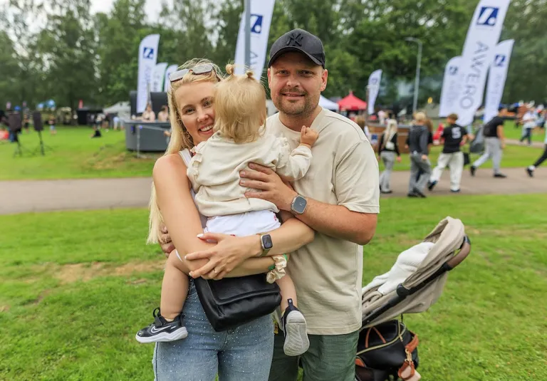 KLÕPS Raadiohääl Andres Puusepp nautis koos kallima ja pisitütrega ...