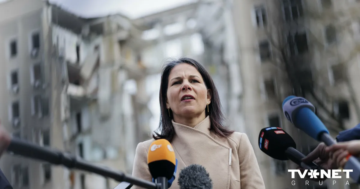 Vācijas ārlietu ministrei Ukrainā pietuvojies okupantu drons