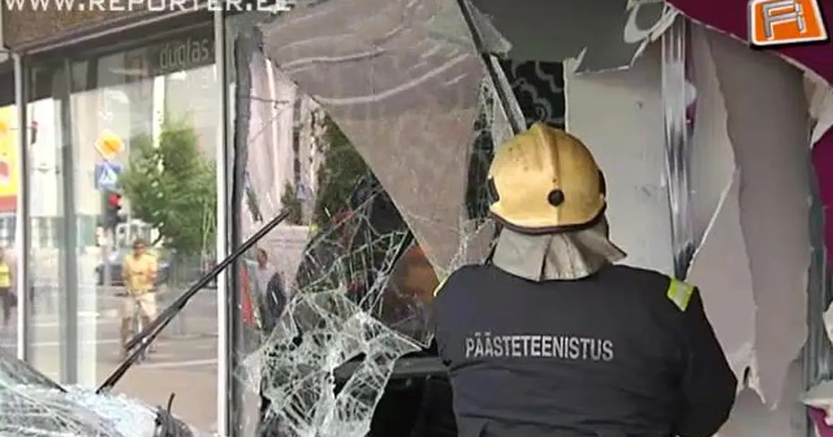 Tartus kihutas kaubik Tasku keskuse juuksurisalongi