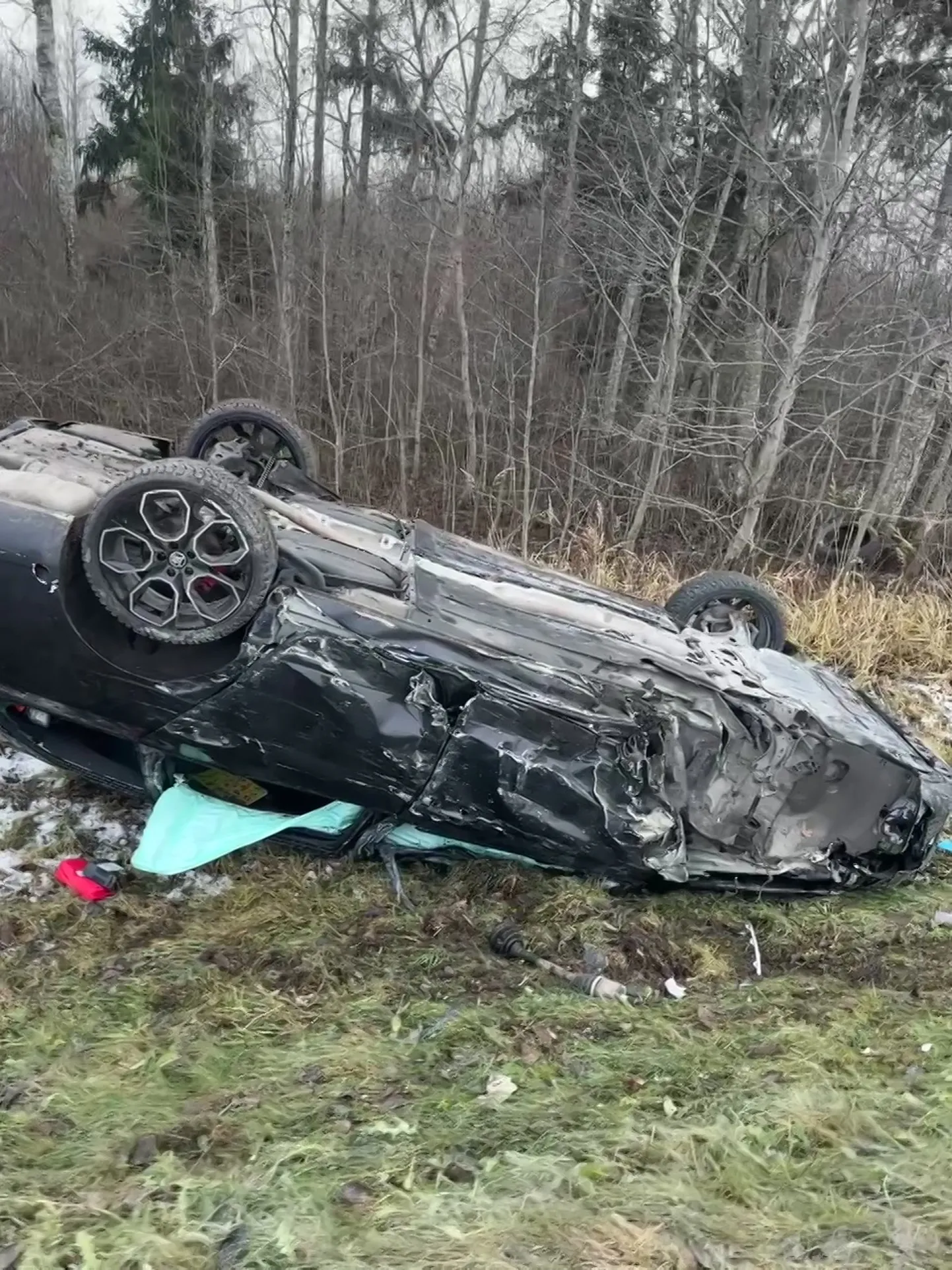 «KAITSEINGLID OLID MEIEGA!» Liiklusõnnetuse läbi teinud noor naine ...