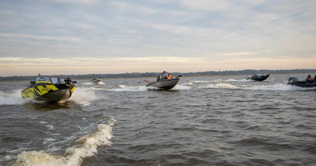 FOTOD JA VIDEO Kalamehed kihutasid varahommikusele Võrtsjärvele ...