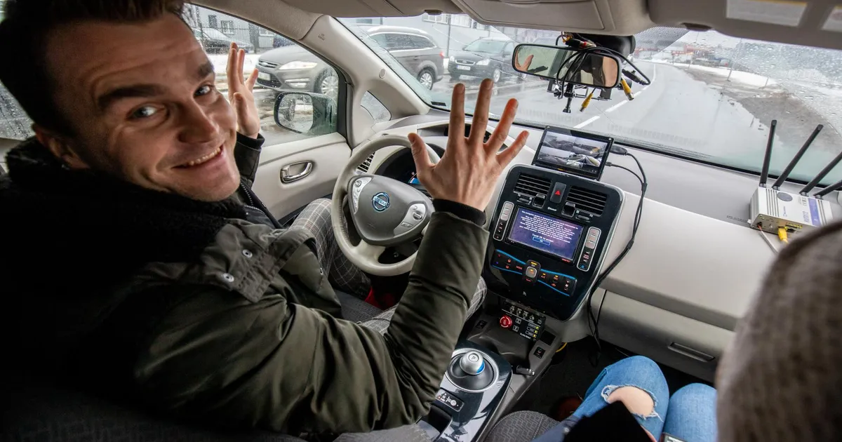 VIDEO JA PILDID Juhita auto vuras tänavail omapäi