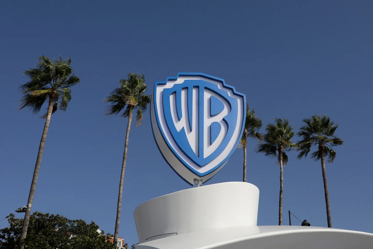 "Paramount" paziņo, ka iegādāsies "Warner Bros. Discovery"