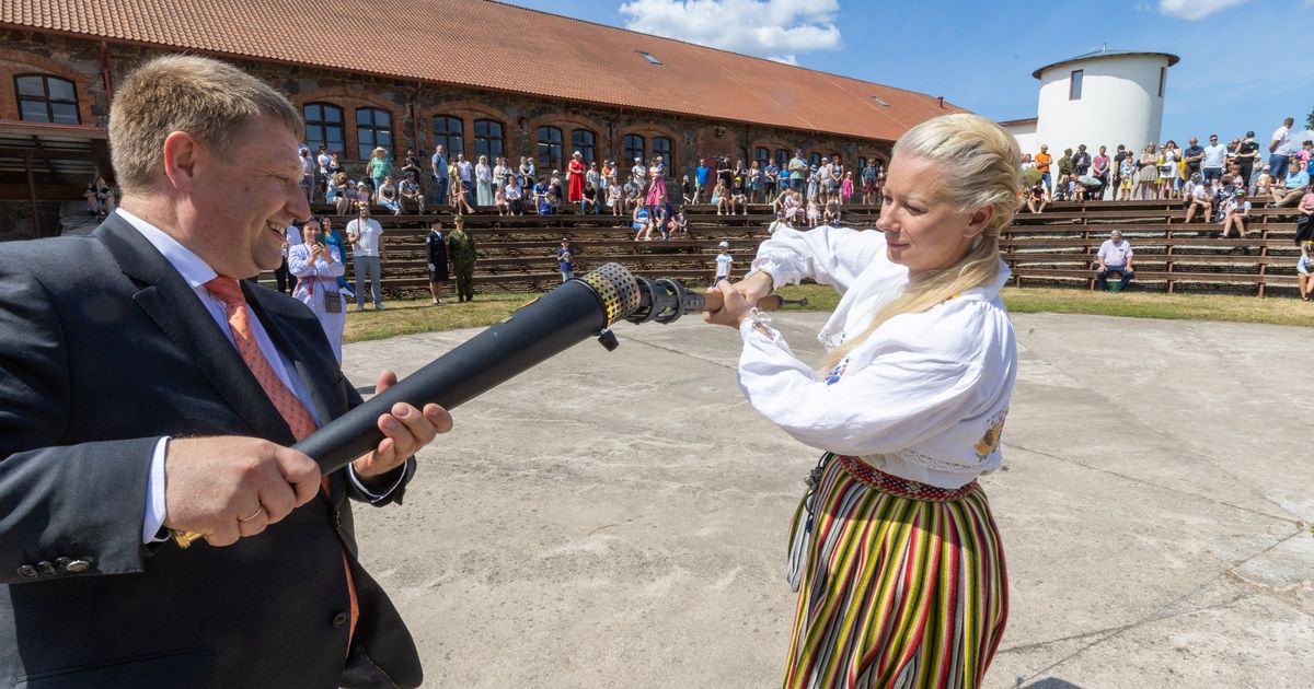 GALERII Viljandist toodud võidutuli läks jagamisele Ülenurmel ...