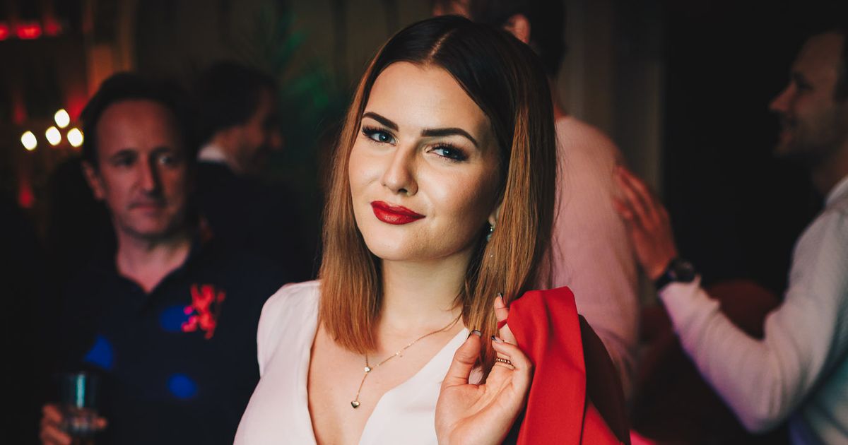 Peogalerii: Suur Papa rebis särgi seljast ja Paljas Porgand rõivastunum ...