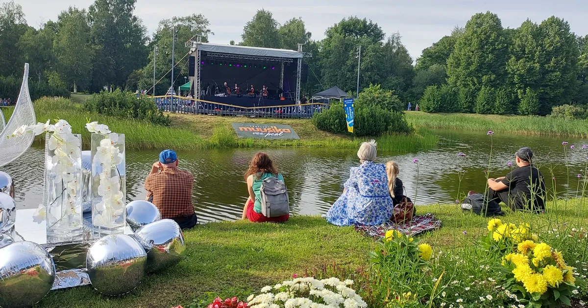 VIDEO Kohtla-Järve rahvapargis käib promenaadifestival "Muusika vee peal"