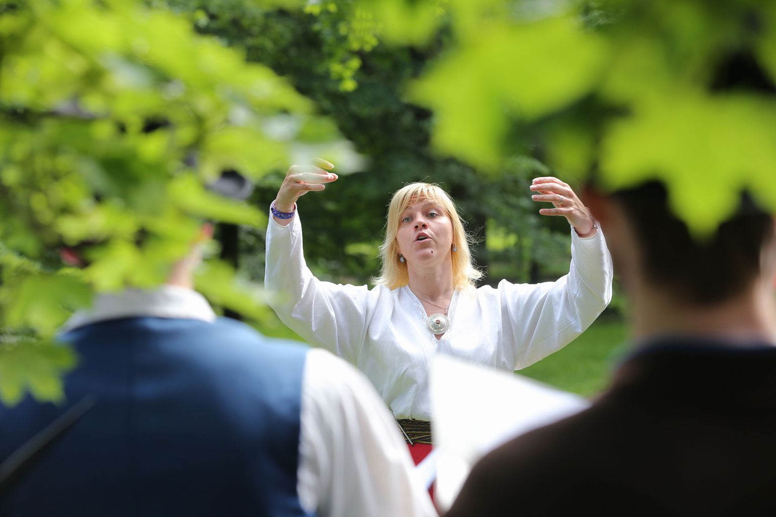 Video: vaata, kuidas koor oma dirigenti üllatas