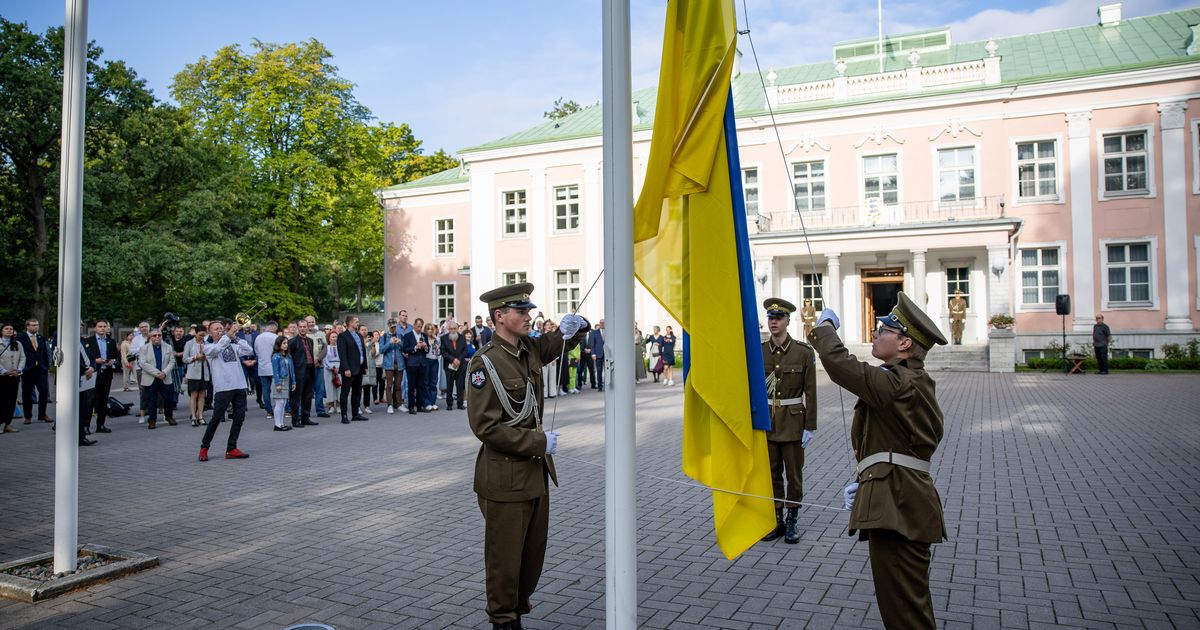 VIDEO JA GALERII Ukraina iseseisvuspäeval heisati Kadriorus Ukraina lipp