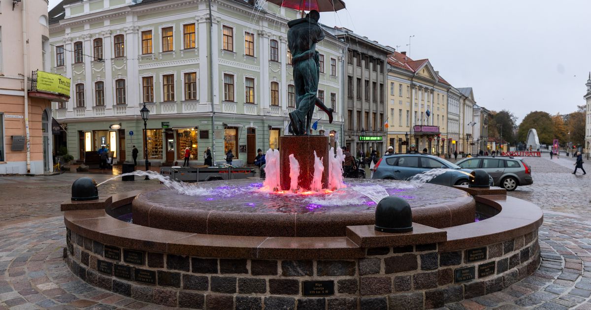 VIDEO «Suudlevad tudengid» purskkaev sai viimaks valmis ja ka tööle