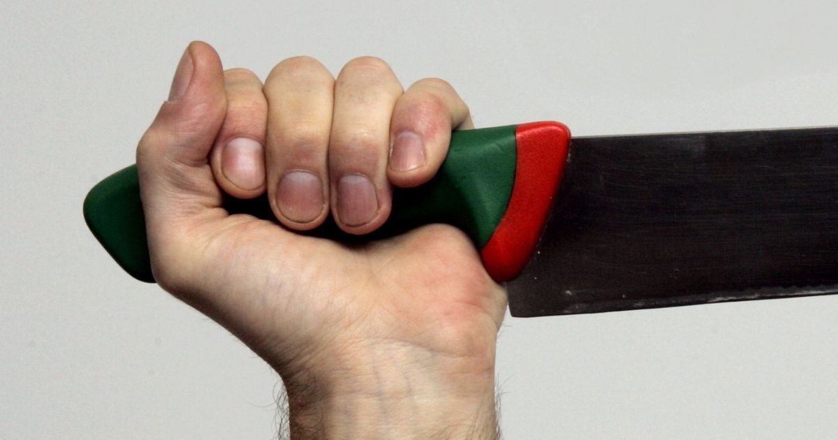 Vana mees ähvardas noort naist pussitada