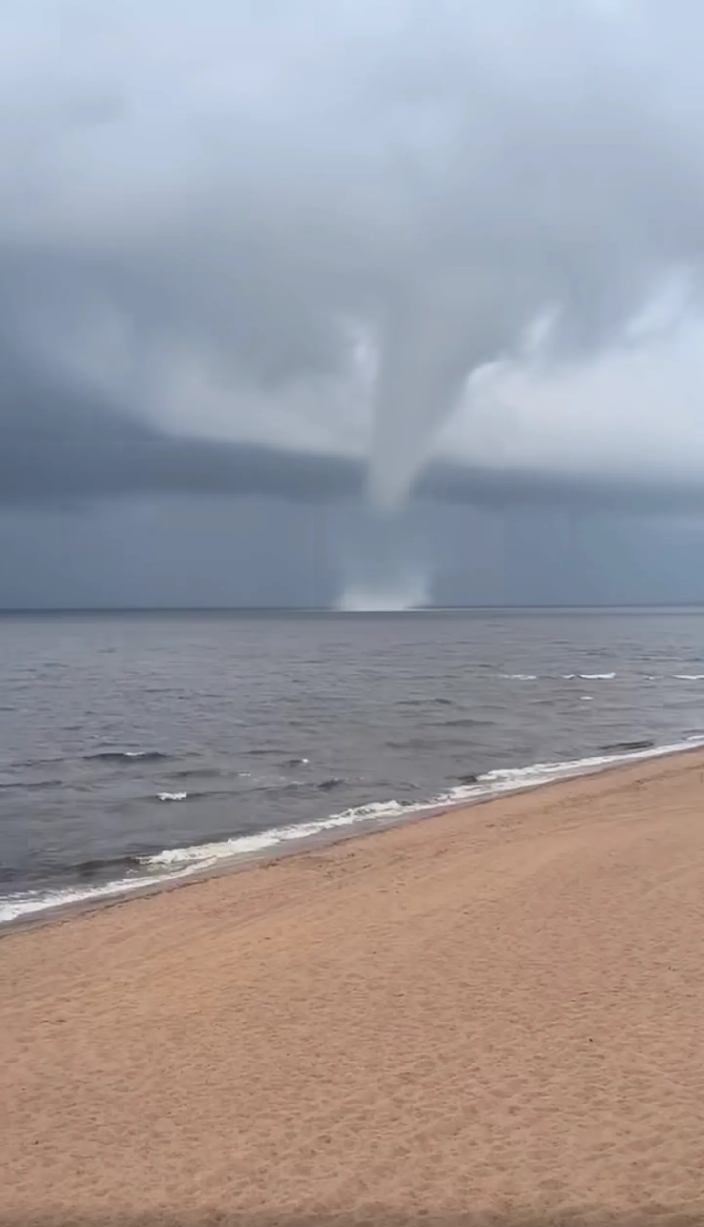 VIDEOD Vesipüks ja maalihe! Lätlased said taas tunda äikesetormi jõudu