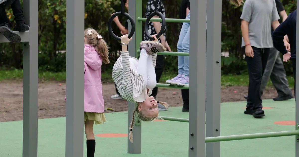 GALERII Forseliuse kooli vastvalminud mänguväljak kihas koolijütsidest